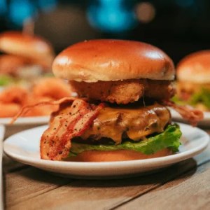 Burgers & Sandwiches – TGI Friday's Panama